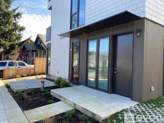 1 BR, 1 BA Apartment 2000 SE Tacoma St, Unit 4, Portland, OR 97202