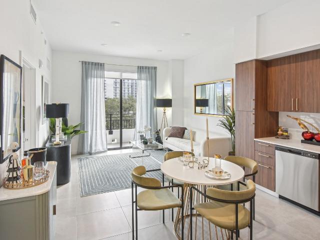 1 BR, 1 BA Apartment 2001 Hollywood Boulevard Unit 736, Hollywood, FL 33020