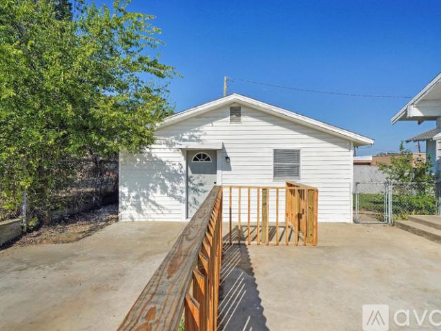 1 BR, 1 BA Apartment 200 SW 6th Ave, Mineral Wells, TX 76067