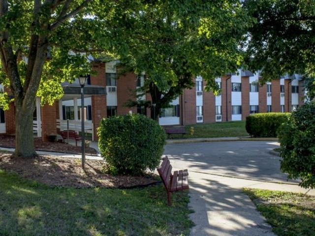 1 BR, 1 BA Apartment 2010 W. 4th Ave Indianola, IA 50125