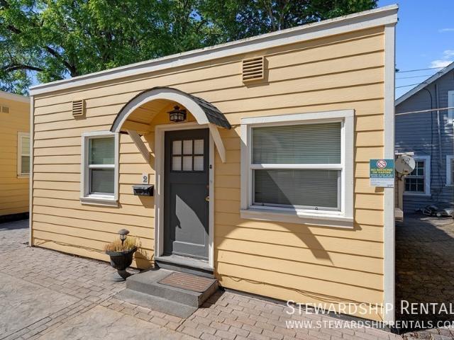 1 BR, 1 BA Apartment 2024 Emerald St Eugene, OR 97403
