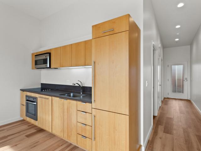 1 BR, 1 BA Apartment 2025 NE 44th Ave Unit 401, Portland, OR 97213