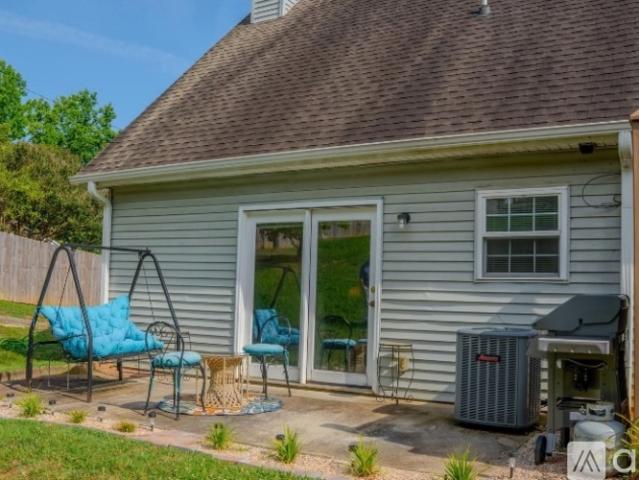 1 BR, 1 BA Apartment 2026 Silverbrook Drive, Unit 1 Private Room, Knoxville, TN 37923