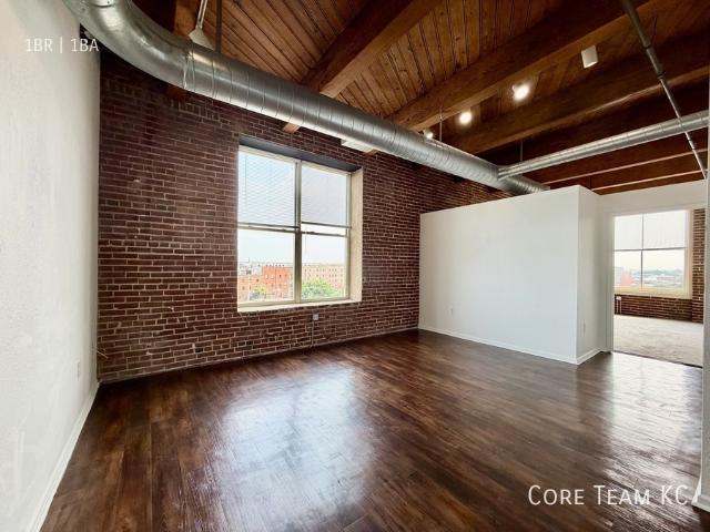 1 BR, 1 BA Apartment 202 West 5th St Kansas City, MO 64106