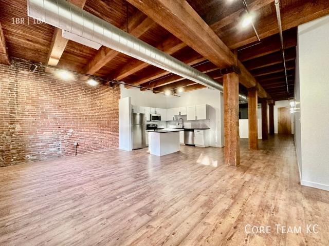 1 BR, 1 BA Apartment 204 Walnut St 205, Kansas City, MO, 64106, Kansas City, MO 64105