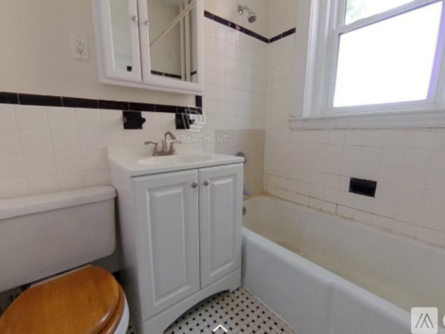 1 BR, 1 BA Apartment 208 Winthrop Rd, Unit 4, Brookline, MA 02445