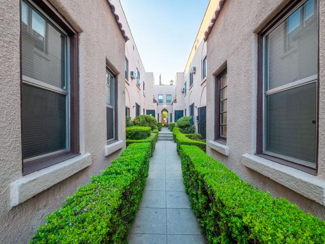1 BR, 1 BA Apartment 209 N Berendo St, Los Angeles, CA 90004