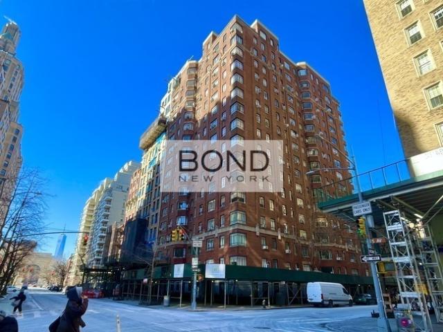 1 BR, 1 BA Apartment 20 Fifth Avenue, New York, NY 10011