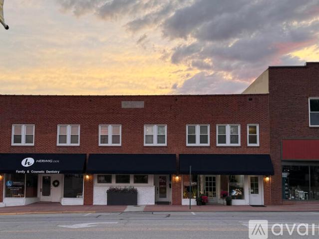 1 BR, 1 BA Apartment 20 South Silver Street, Unit 2F, Paola, KS 66071