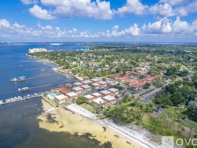 1 BR, 1 BA Apartment 2100 W Beach Dr, Unit R103, Panama City, FL 32401