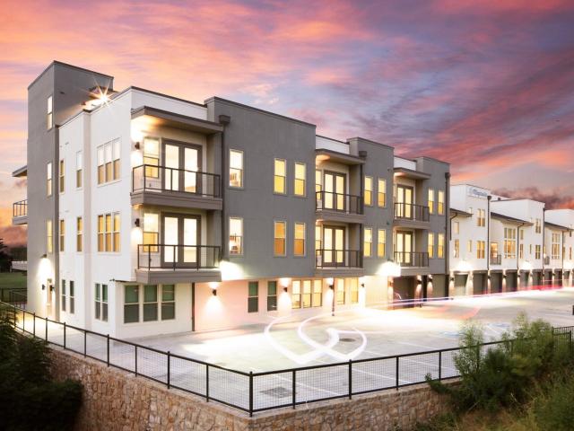 1 BR, 1 BA Apartment 2101 W Rosedale St Unit 210, Fort Worth, TX 76104