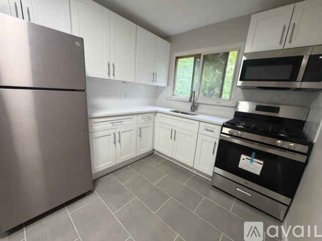 1 BR, 1 BA Apartment 210 Broad Ave, Unit 3B, Leonia, NJ 07605