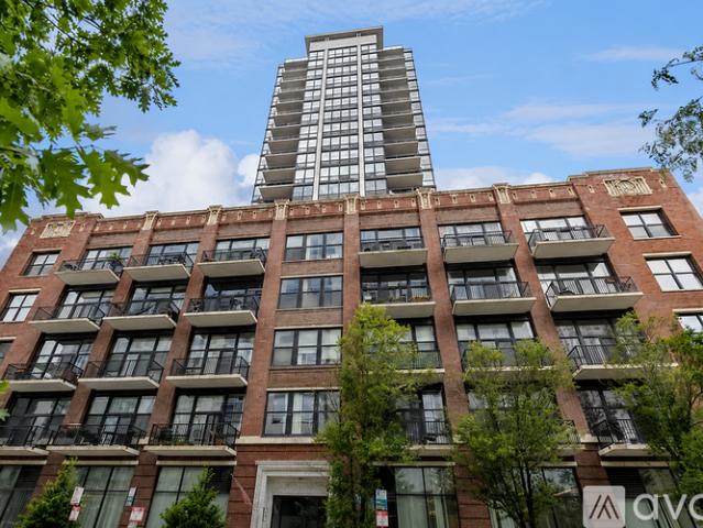 1 BR, 1 BA Apartment 210 South Desplaines Street, Unit 1006, Chicago, IL 60661