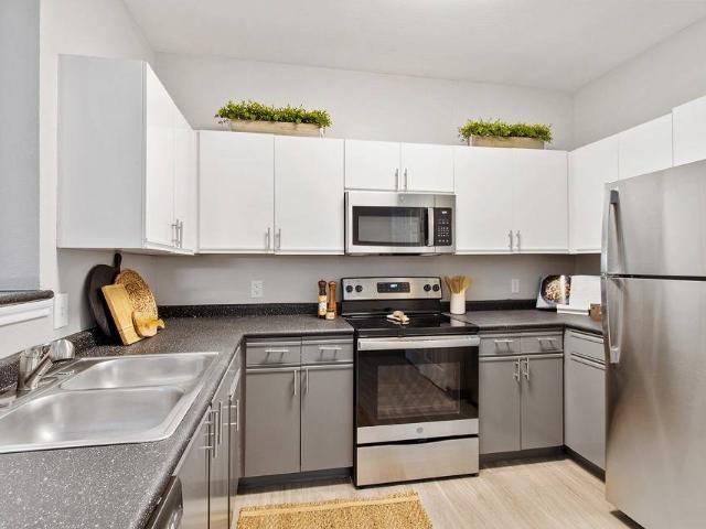 1 BR, 1 BA Apartment 210 South Prairie View Drive Unit 818, West Des Moines, IA 50266