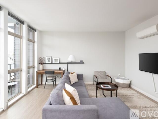 1 BR, 1 BA Apartment 211 W Mineral St, Unit 302, Milwaukee, WI 53204