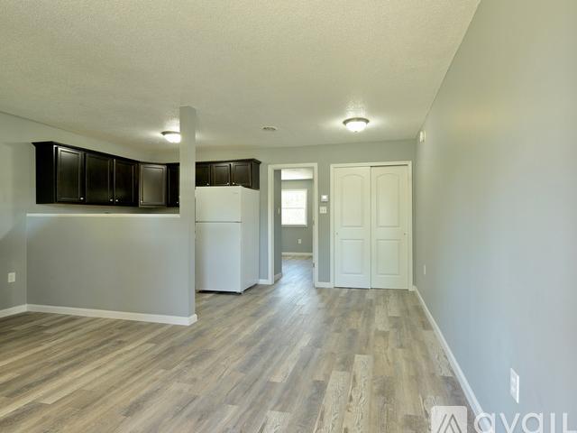 1 BR, 1 BA Apartment 211 N Locust St, Unit 4 Main level Available, Greencastle, IN 46135