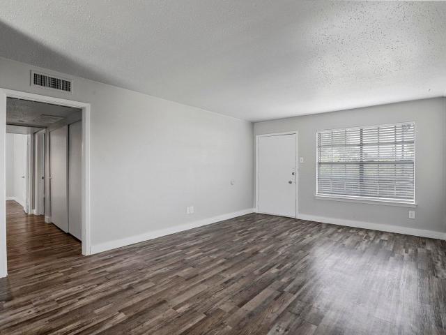 1 BR, 1 BA Apartment 2121 Handley Dr Unit 6, Fort Worth, TX 76112