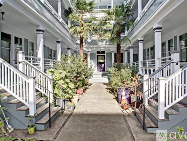 1 BR, 1 BA Apartment 2127 Northwest Irving Street, Unit 305, Portland, OR 97210