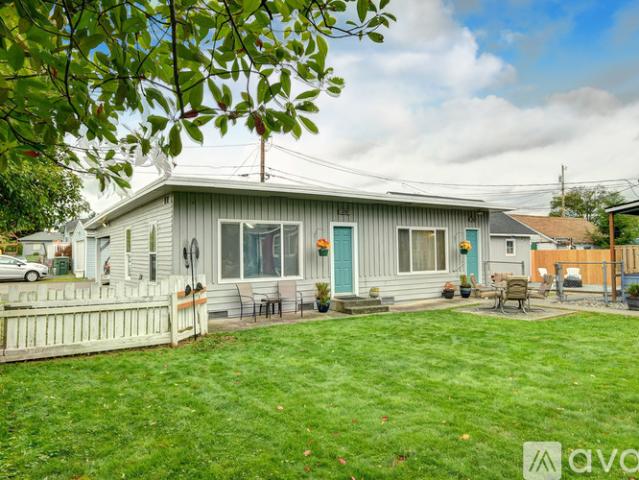 1 BR, 1 BA Apartment 2130 Walnut St, Everett, WA 98201