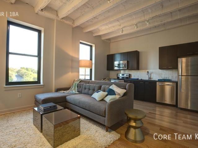 1 BR, 1 BA Apartment 217 W. Pershing Rd Kansas City, MO 64108