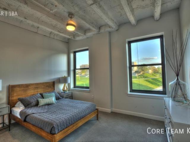 1 BR, 1 BA Apartment 217 W. Pershing Rd Kansas City, MO 64108