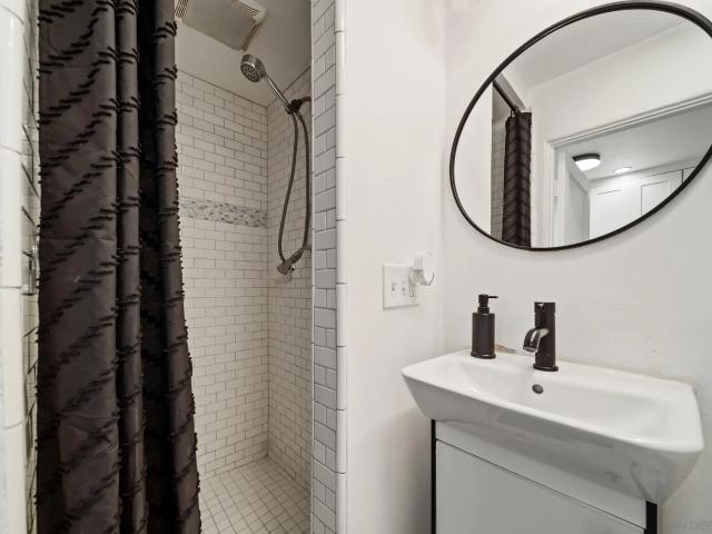 1 BR, 1 BA Apartment 2154 B Union Street, San Diego, CA 92101
