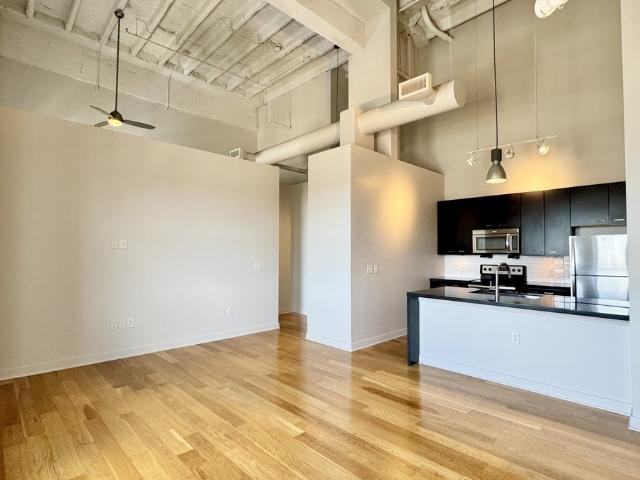 1 BR, 1 BA Apartment 215 W. Pershing Rd Kansas City, MO 64108