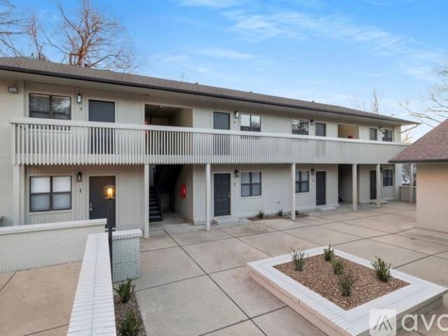 1 BR, 1 BA Apartment 215 W Watson St, Unit 08, Fayetteville, AR 72701