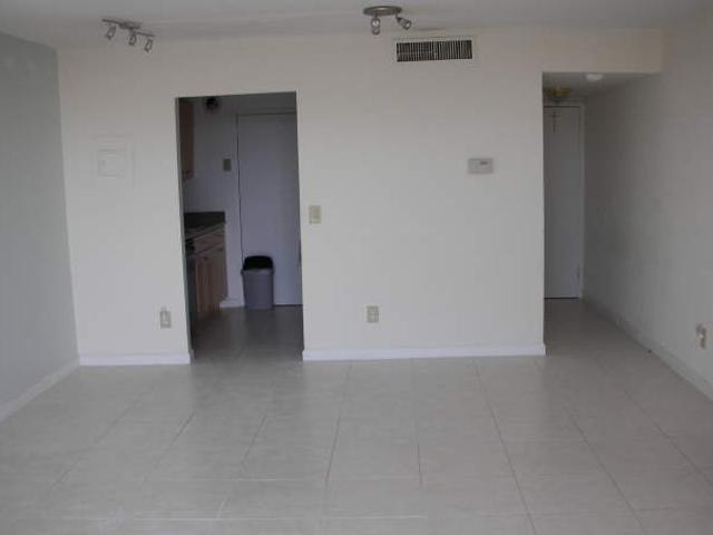 1 BR, 1 BA Apartment 2174 NE 170th St, North Miami Beach, FL 33162