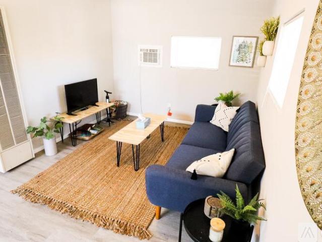 1 BR, 1 BA Apartment 219 Girard Boulevard Southeast, Unit 2, Albuquerque, NM 87106