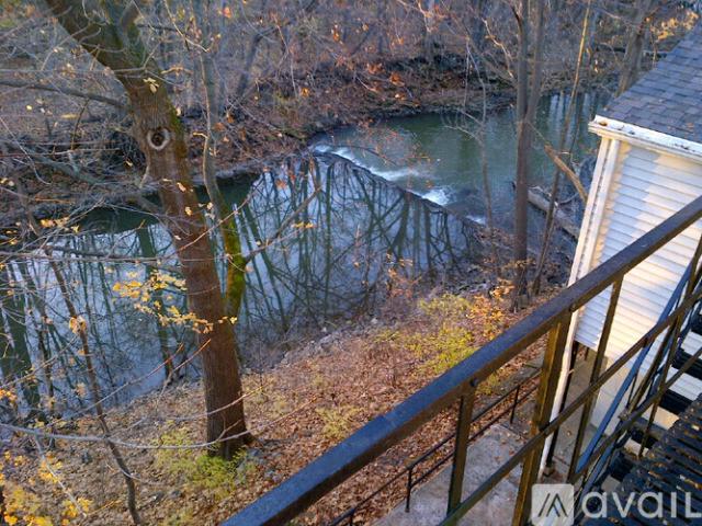1 BR, 1 BA Apartment 21 North Rocky River Drive, Unit 21, Berea, OH 44017