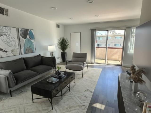 1 BR, 1 BA Apartment 22035 Burbank Boulevard Unit S 325, Woodland Hills, CA 91367