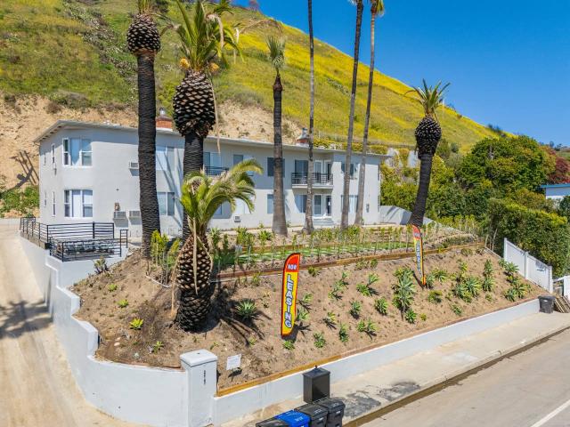 1 BR, 1 BA Apartment 22147 Pacific Coast Highway Unit 4, Malibu, CA 90265