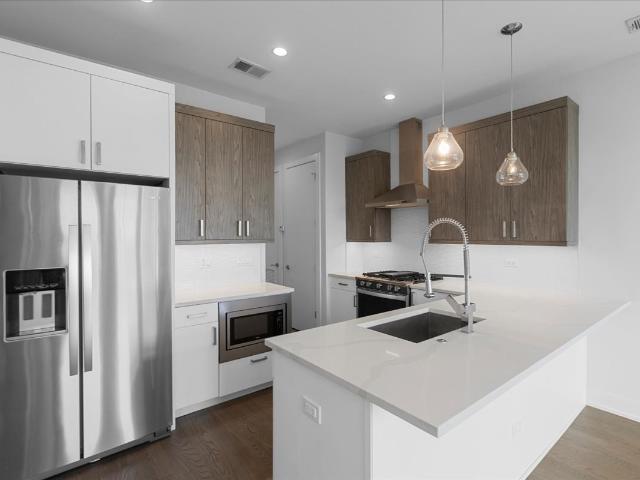 1 BR, 1 BA Apartment 2217 West Madison Street, Chicago, IL 60612