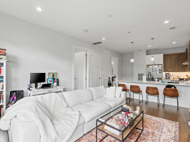 1 BR, 1 BA Apartment 2217 West Madison Street, Chicago, IL 60612