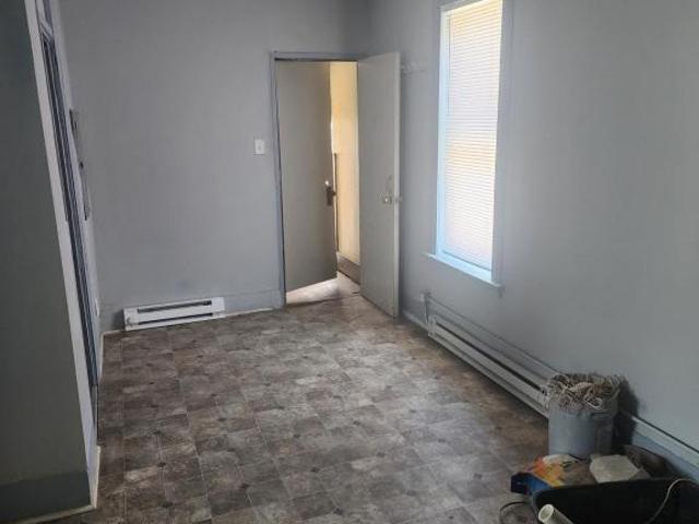 1 BR, 1 BA Apartment 221 1/2 W Exchange St, apt 2r, Freeport, IL 61032