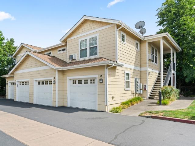 1 BR, 1 BA Apartment 2221 McCall Drive, Ashland, OR 97520