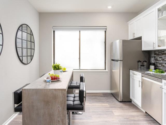 1 BR, 1 BA Apartment 2231 E. 67th Street Unit 1405, Chicago, IL 60649