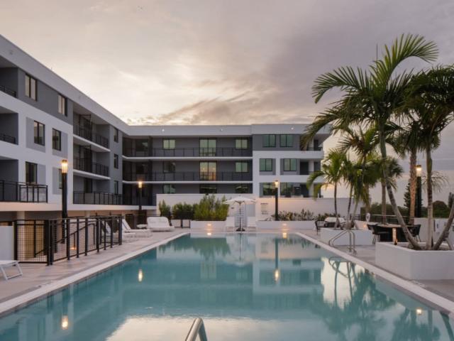 1 BR, 1 BA Apartment 2233 Hollywood Boulevard Unit 409, Hollywood, FL 33020