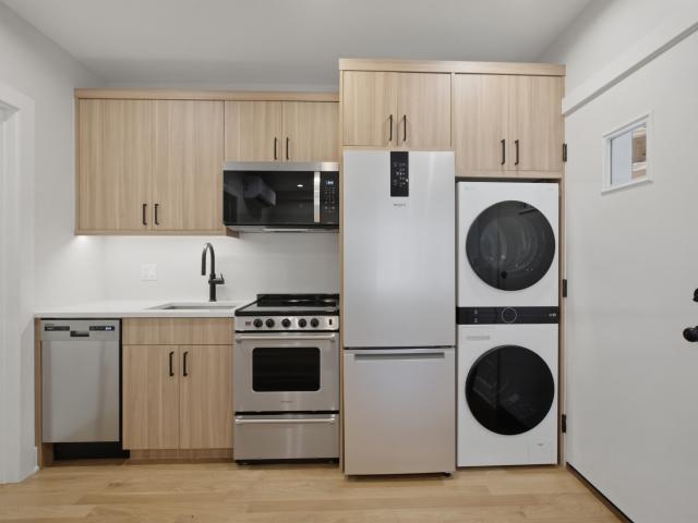 1 BR, 1 BA Apartment 2239 North Bissell Street, Chicago, IL 60660