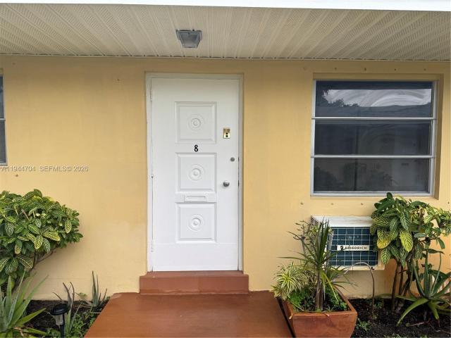 1 BR, 1 BA Apartment 2241 Monroe Street, Hollywood, FL 33020