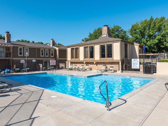 1 BR, 1 BA Apartment 2300 A E Willow Dr Unit 5 303, Olathe, KS 66062