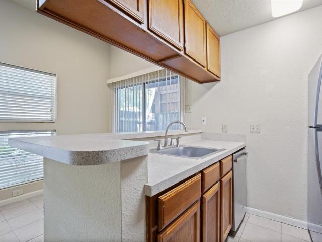 1 BR, 1 BA Apartment 2311 Nueces Street, Austin, TX 78705