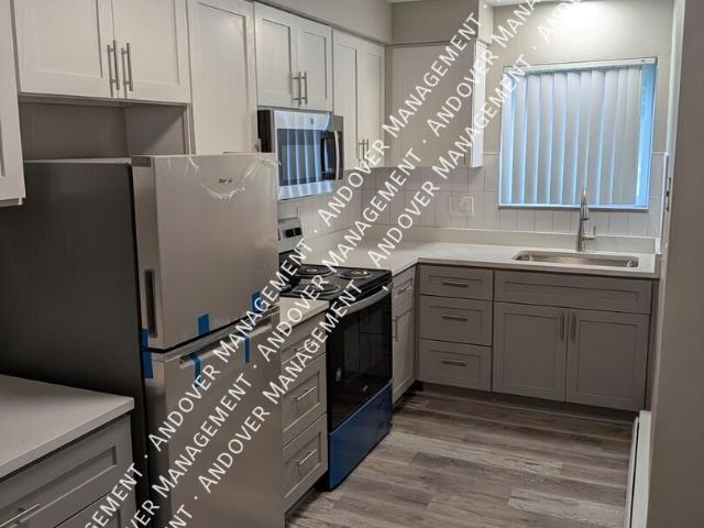 1 BR, 1 BA Apartment 2315 W 14 Mile Rd, Royal Oak, MI 48073
