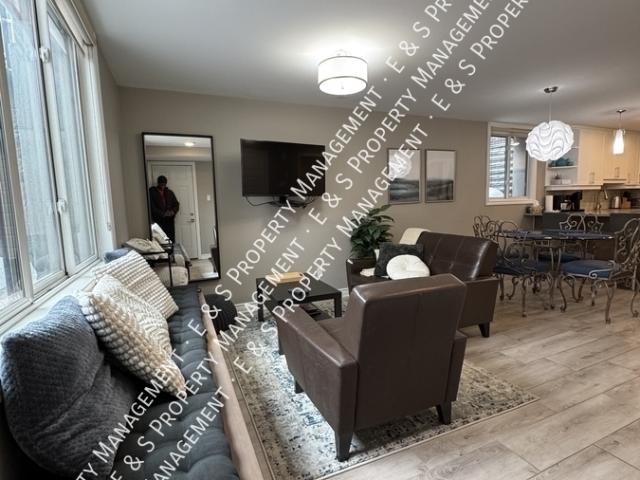 1 BR, 1 BA Apartment 231 O'Connor St, Ottawa, ON K2P 1T8