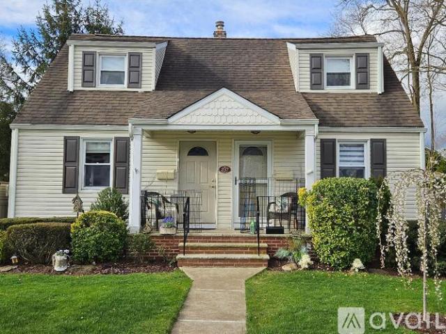 1 BR, 1 BA Apartment 237 David Hooper Place, Unit Apartment 2, Westwood, NJ 07675