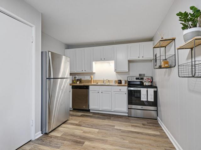 1 BR, 1 BA Apartment 2350 Ridge Court Unit 208, Lawrence, KS 66044