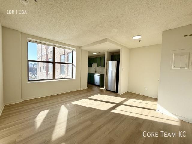 1 BR, 1 BA Apartment 235 Ward Pkwy, Kansas City, MO 64111
