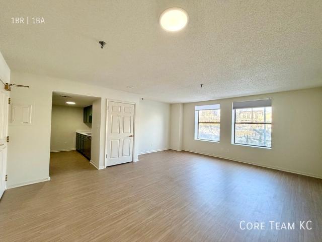 1 BR, 1 BA Apartment 235 Ward Pkwy, Kansas City, MO 64112