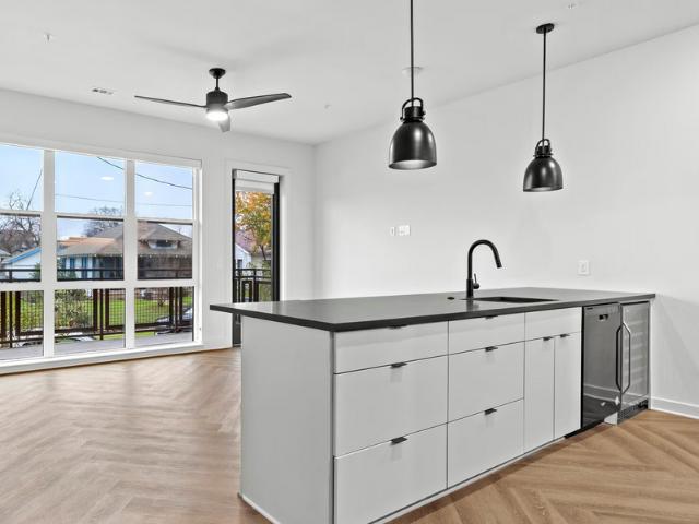 1 BR, 1 BA Apartment 239 W 9th St, Dallas, TX 75203